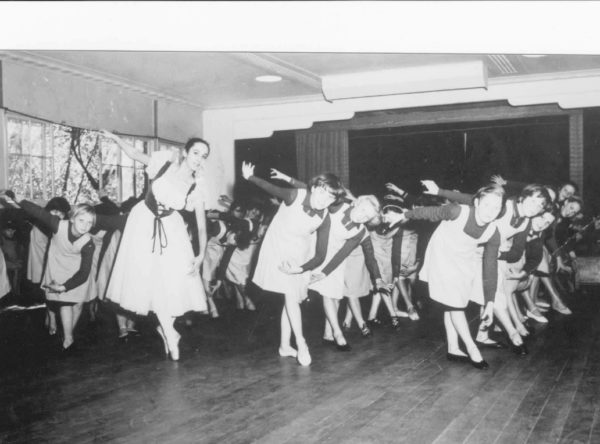 Ballet lesson | Find and Connect